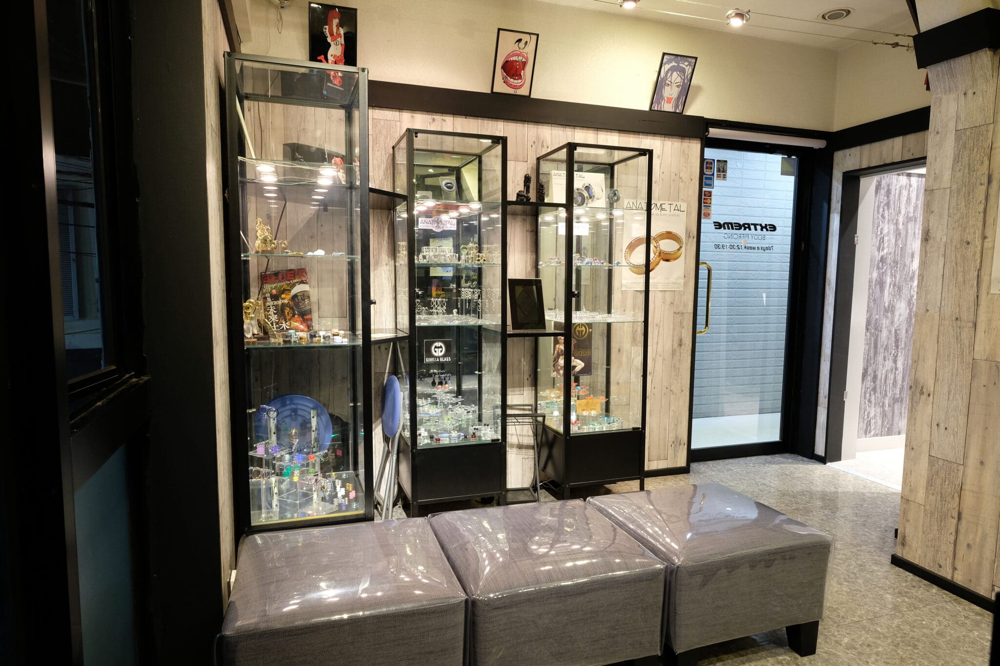 EXTREME BODY PIERCING HARAJUKU - MAY Inc.